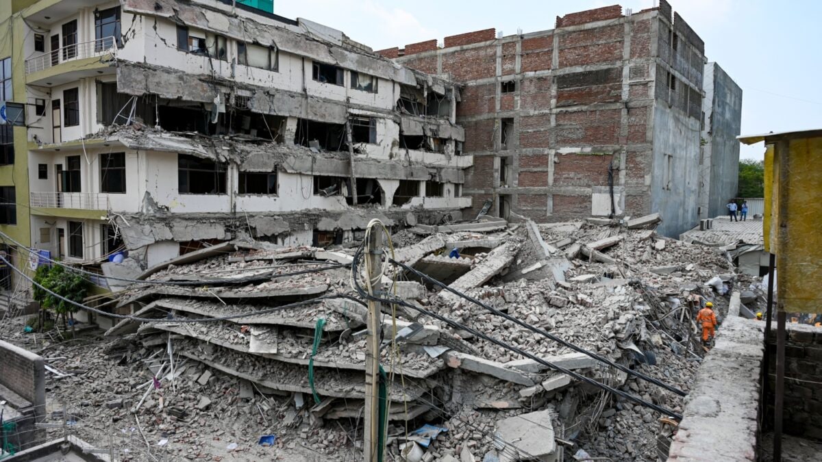 Saket Building Collapse Triggers MCD Crackdown On Illegal Construction ...
