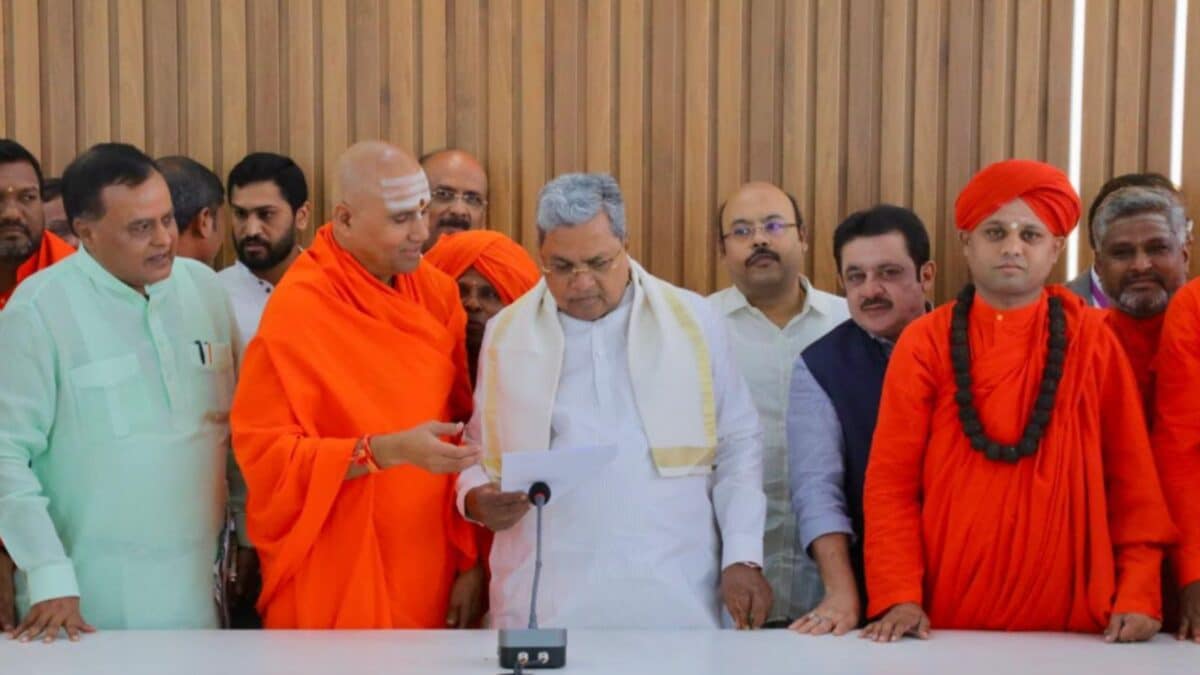 Satish Jarkiholi Gets Backing From Seers As Congress Hunts For New KPCC ...