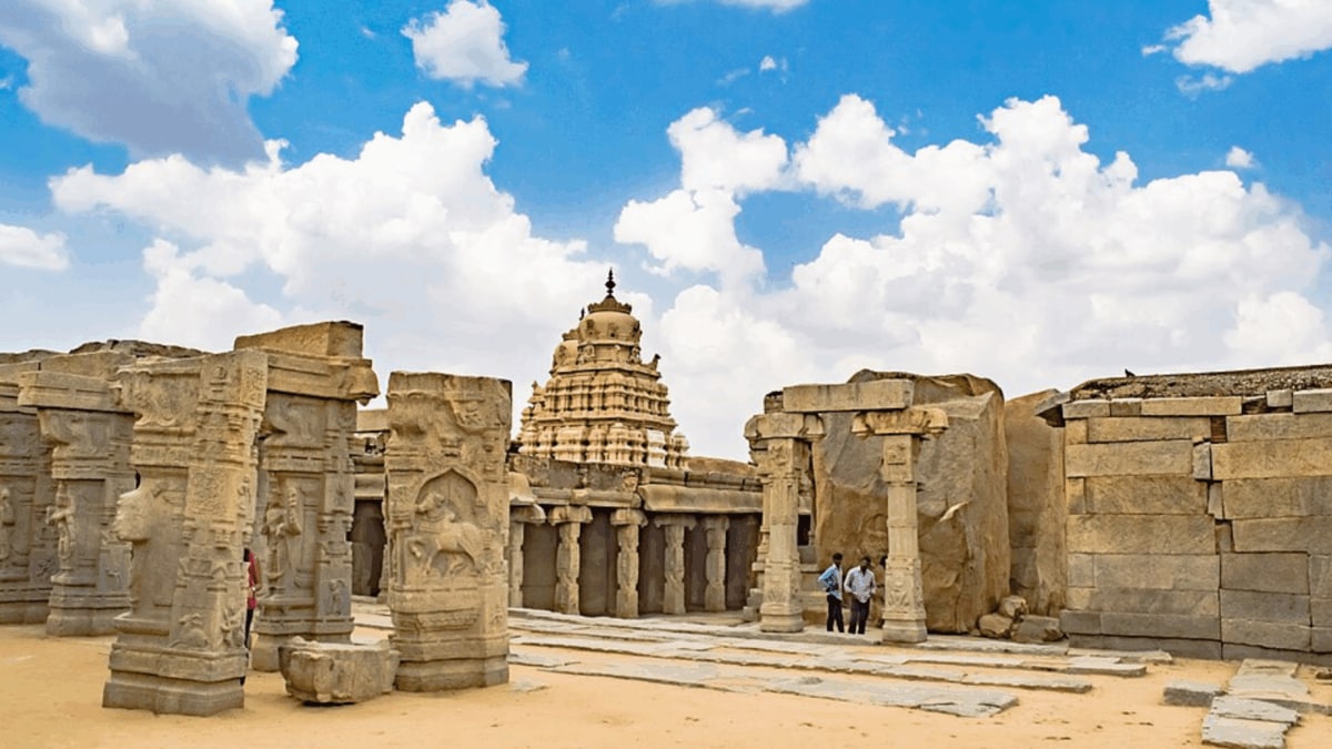 This 500-Year-Old Indian Temple Has A Pillar That Doesn't Touch The Ground