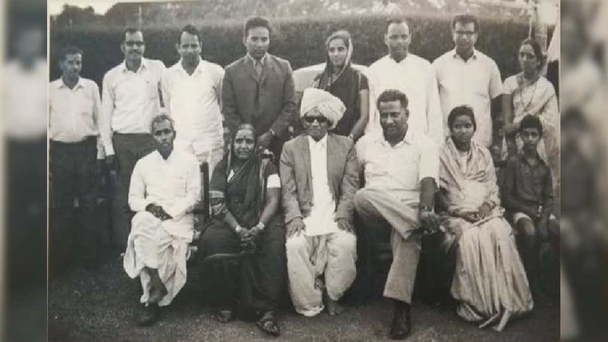 गोविंद आणि शारदाबाईंच्या कुटुंबाचा असा आहे गोतावळा, नातवांमुळे सुरू ...