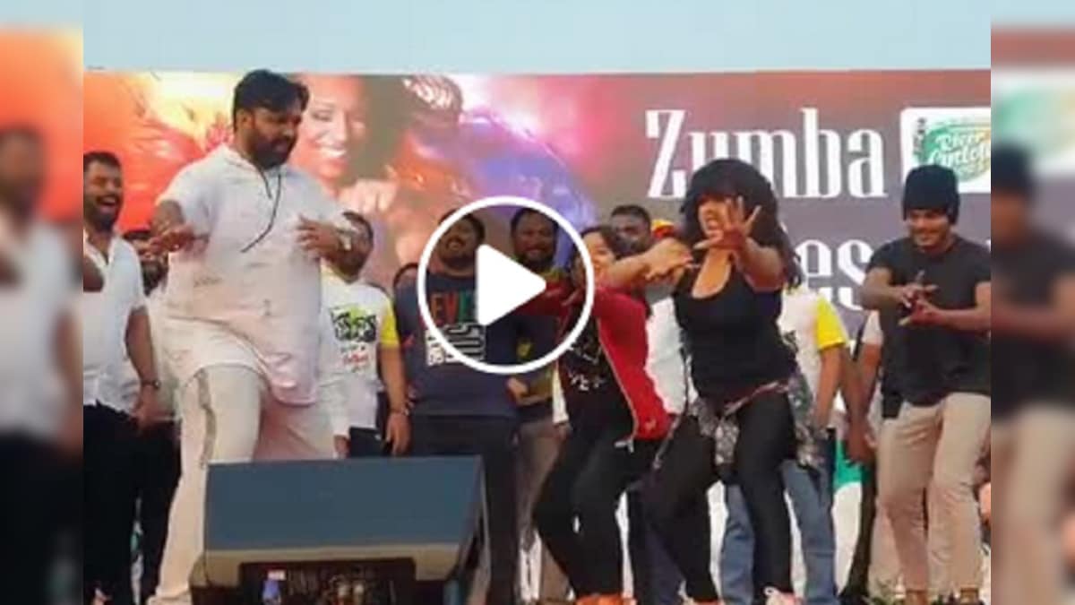 भोसरीचे आमदार महेश लांडगे स्टेजवर थिरकले, झुंबा डान्सचा VIDEO VIRAL ...