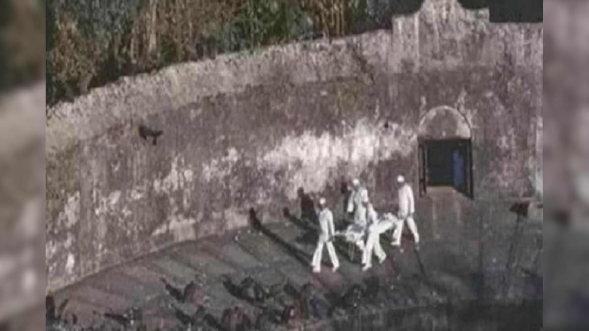 Know about last rites of parsi religion where vulture eats dead body on ...