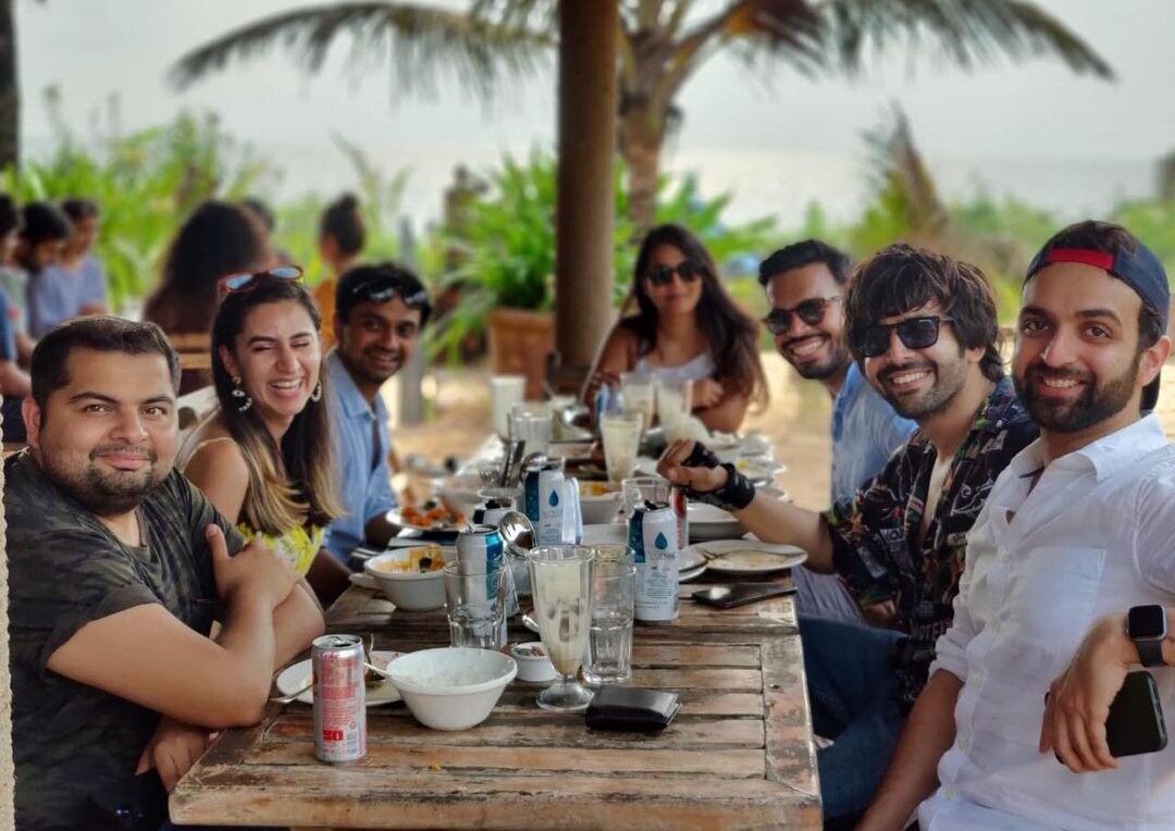 Kartik aryan goa vacation with college friends see latest photos mhad ...