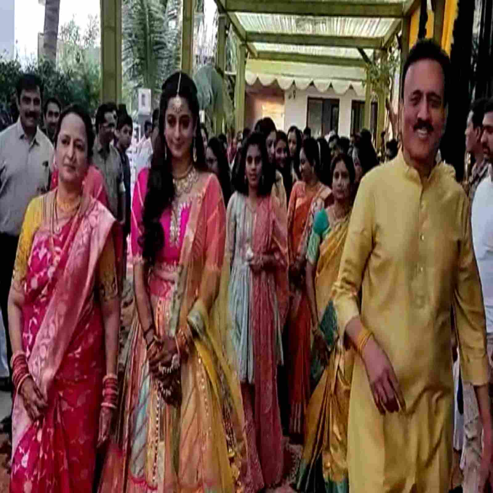 Girish Mahajan Daughter Shreya Marriage Haldi ceremony photos mhcp ...