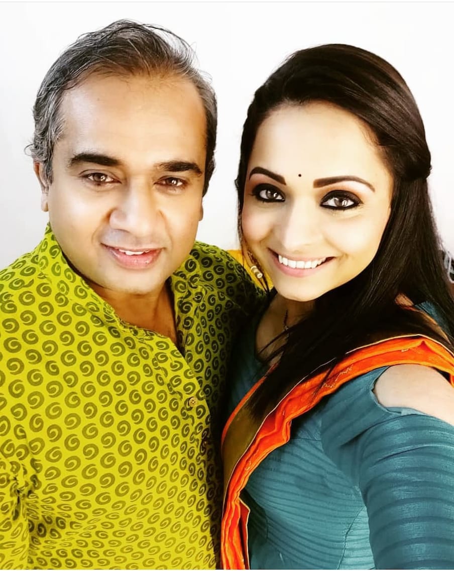 Marathi celebraty couple shweta mehendale and rahul mehendale amazing ...