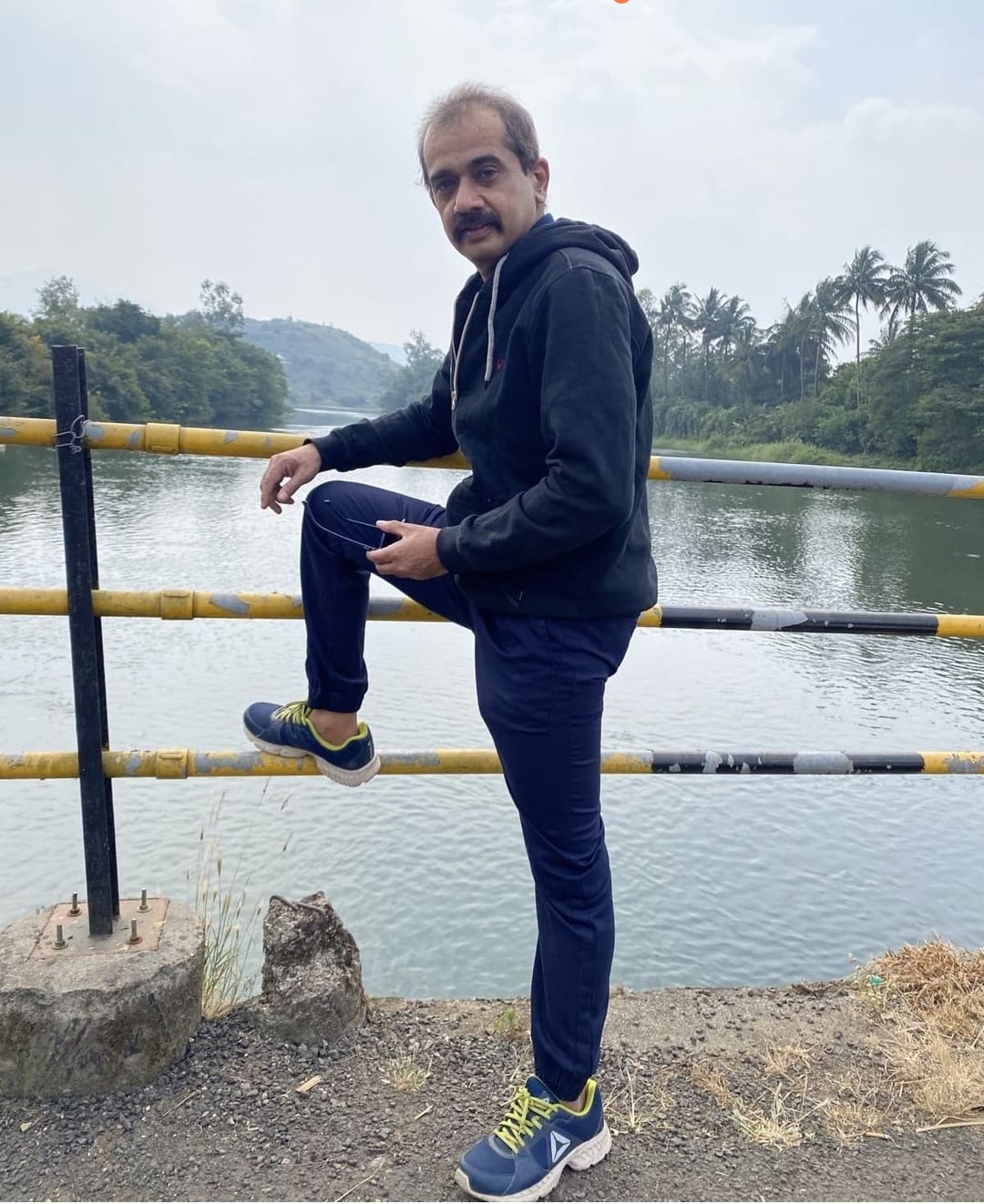 Marathi celebraty couple shweta mehendale and rahul mehendale amazing ...