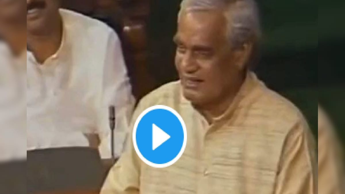 Pakistani woman journalist Naila Inayat shared video of late former ...