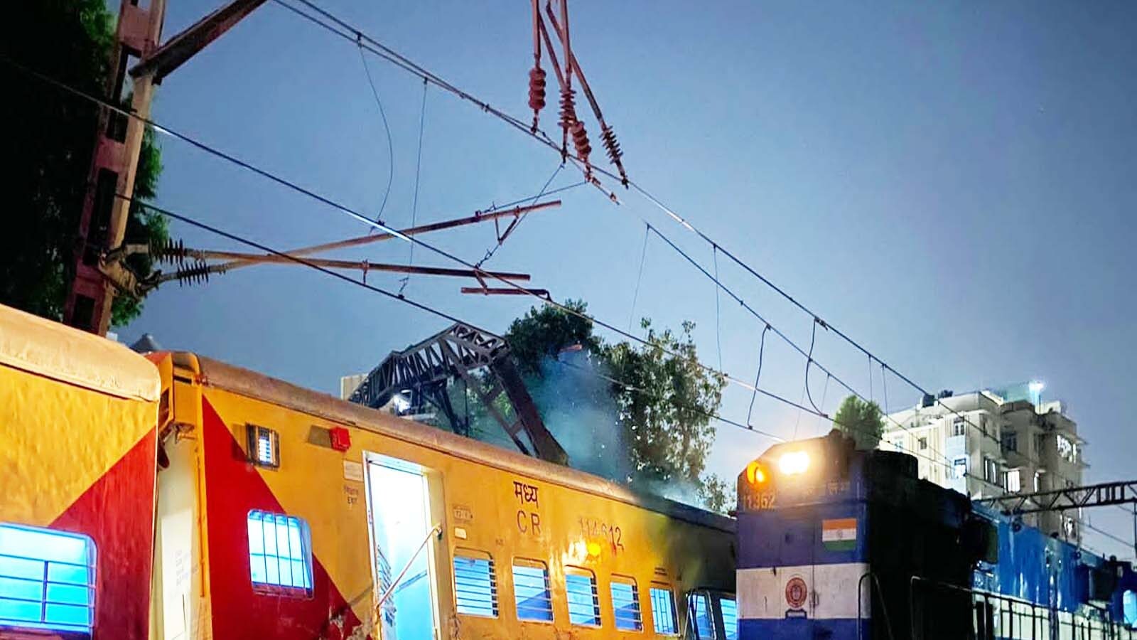 Mumbai train accident pondicherry express three coaches derailed ...