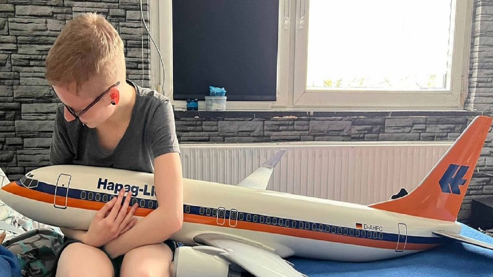 23 year old german girl sarah rodo fall in love with plane marrying ...