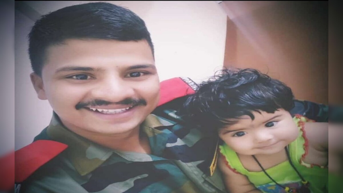 Kolhapur Martyr Prashant Jadhav's wife's kumkum forehead villagers ...