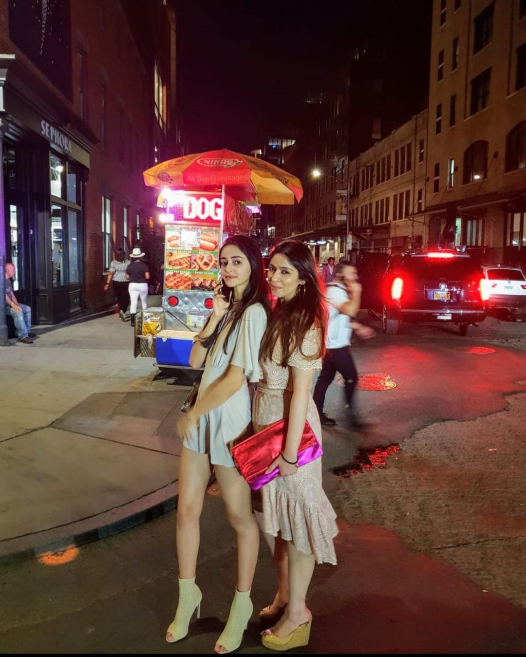 Ananya panday with mom bhavana pandey in glamorous look see ananya ...