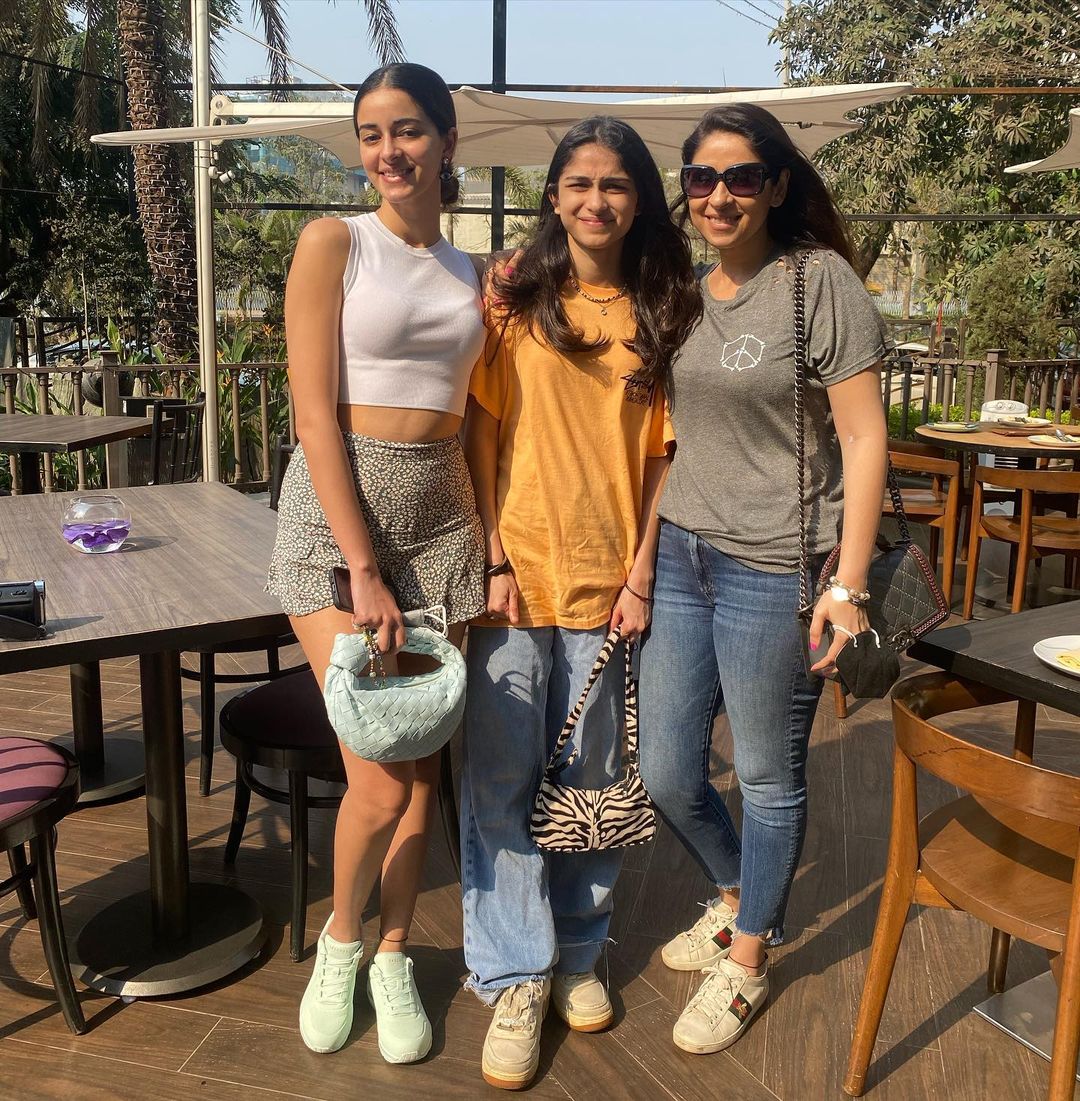Ananya panday with mom bhavana pandey in glamorous look see ananya ...