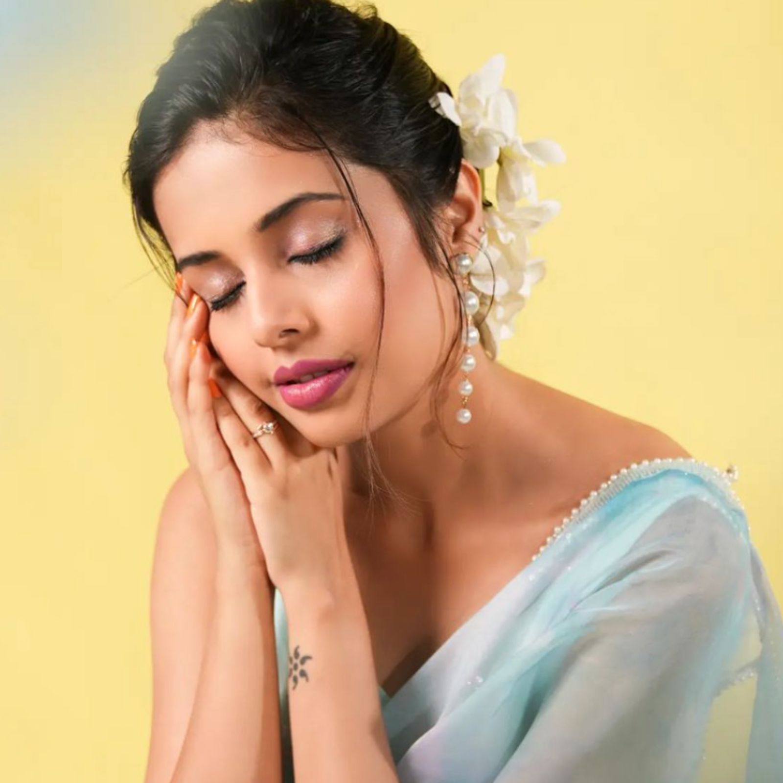 Shivani rangole new photoshoot saree and western look marathi actress ...