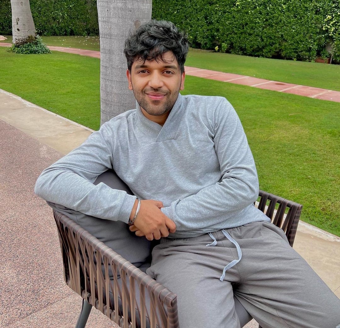 Happy birthday guru randhawa a girl rejcted to singer - Guru Randhawa B ...