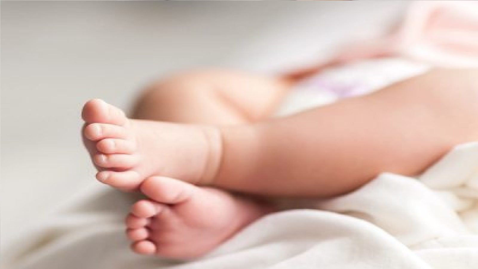 Child with 3 leg baby born in uttar pradesh shamli mhpl - OMG! हात 2 पण ...