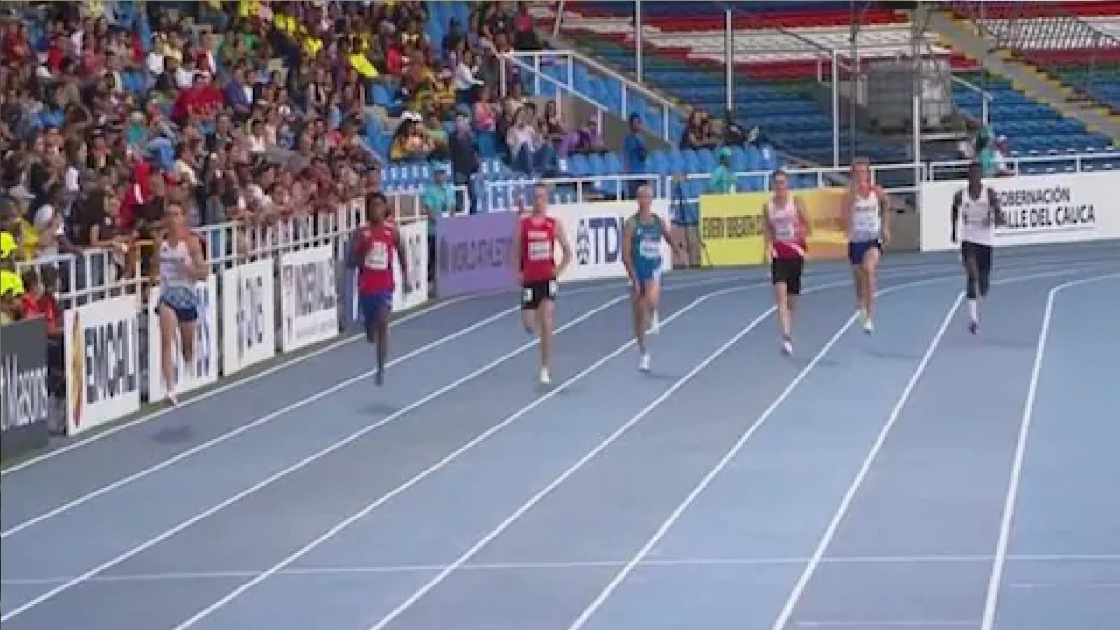 Italian athlete run without underwear forgets wearing inside shorts ...