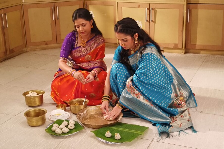 Bhagya Dile Tu Mala Kaveri Making Modak For Bappa Bhagya Dile Tu Mala मोहितेंच्या बाप्पाला