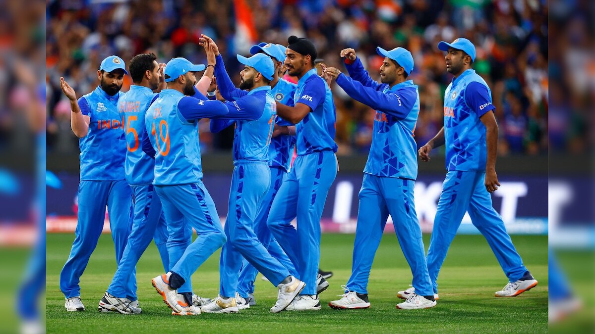 IND vs PAK : भारत-पाकिस्तानचं मैदानात टशन, पण बाहेर चाहत्यांनी काय केलं ...