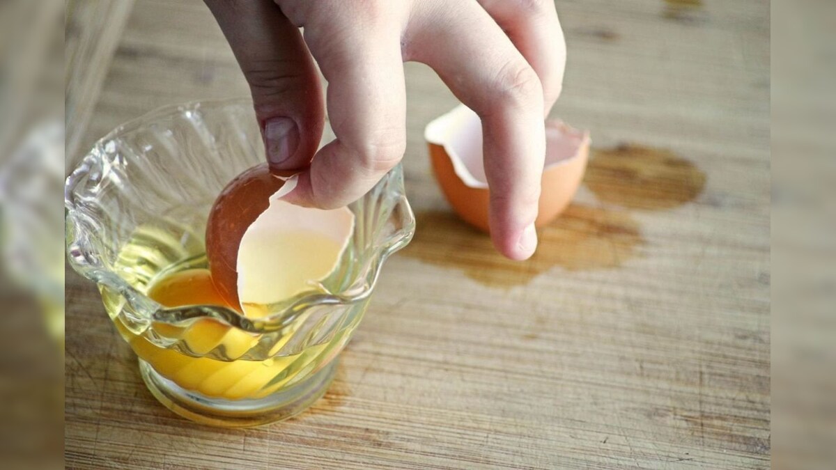 Egg Shell Uses : त्वचेसोबत आरोग्यासाठीही फायदेशीर अंड्यांचं कवच; फेकून ...