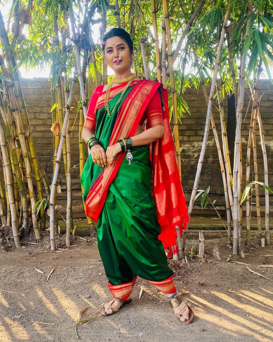 Prajakta Mali : भाळी चंद्रकोर, नाकात नथ अन नेसलेली नऊवार! भावाच्या ...