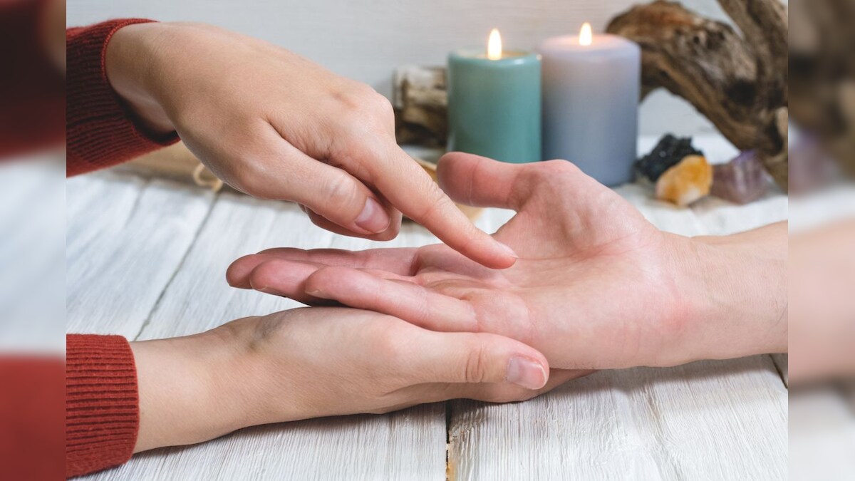 Palmistry : पती पत्नीच्या हातावरील ही रेषा बनू शकते भांडणाचे कारण, तुमच्या हातावर अशी रेषा नाही ...