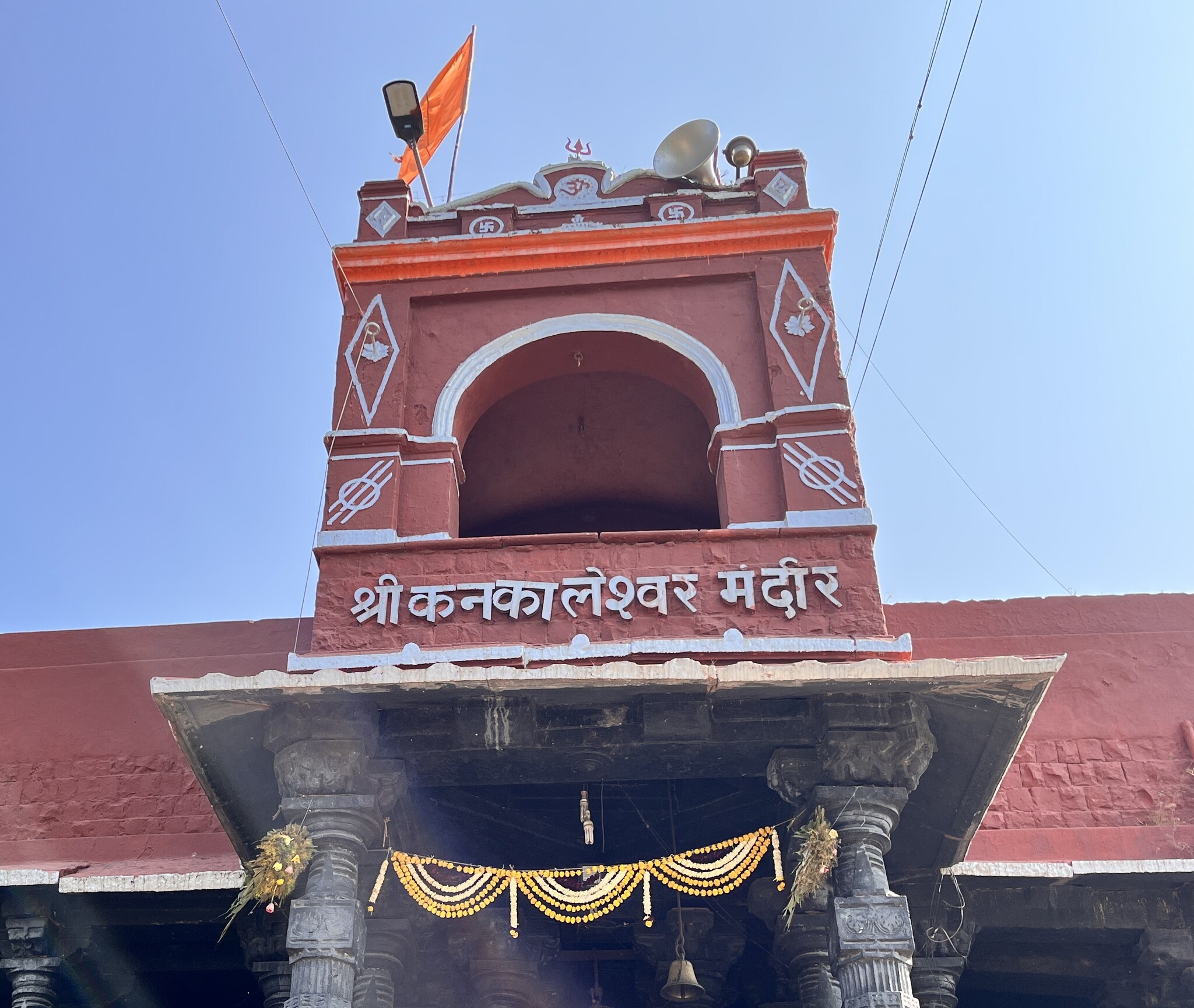historical famous kankaleshwar temple in beed सोन्यासारखं चमकणारं ...