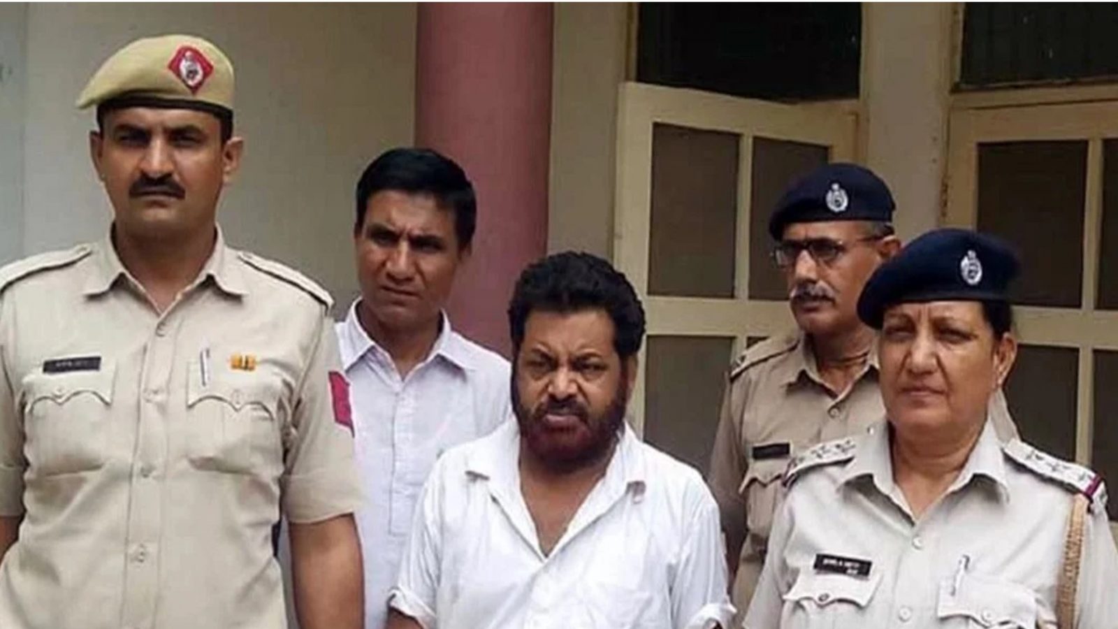 Jalebi Baba Sex Racket कोण आहे जलेबी बाबा त्याने नशेच्या गोळ्या देऊन केला 120 महिलांवर केला