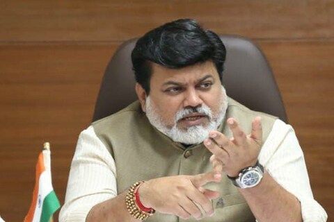 उद्योग मंत्री उदय सामंत थोडक्यात बचावले, भर समुद्रात स्पीड बोटीने दिला ...