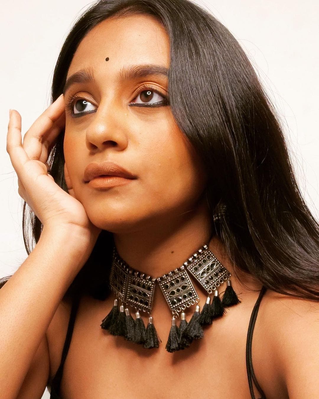 Rucha Gaikwad : 'शेतकरीच नवरा हवा' म्हणणाऱ्या रेवाचा हॉट अंदाज; म्हणाली ...