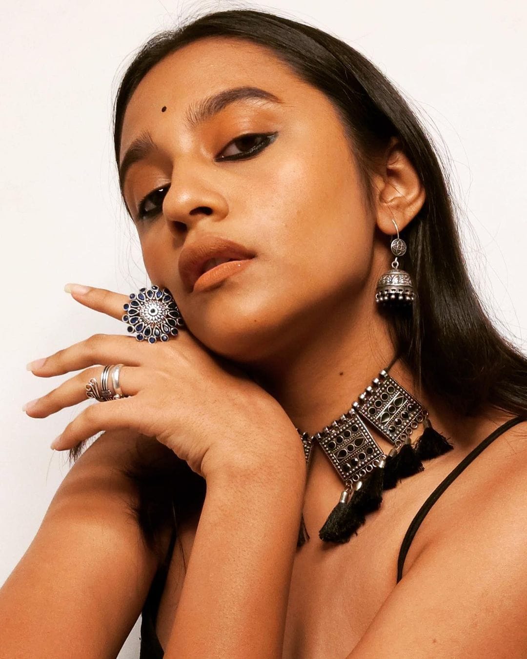 Rucha Gaikwad : 'शेतकरीच नवरा हवा' म्हणणाऱ्या रेवाचा हॉट अंदाज; म्हणाली ...