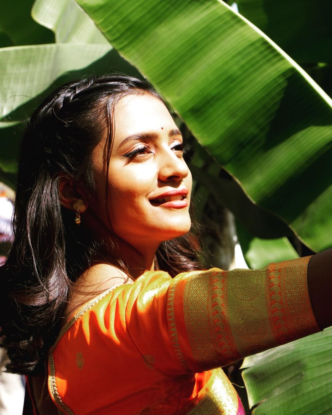 Rucha Gaikwad : 'शेतकरीच नवरा हवा' म्हणणाऱ्या रेवाचा हॉट अंदाज; म्हणाली ...