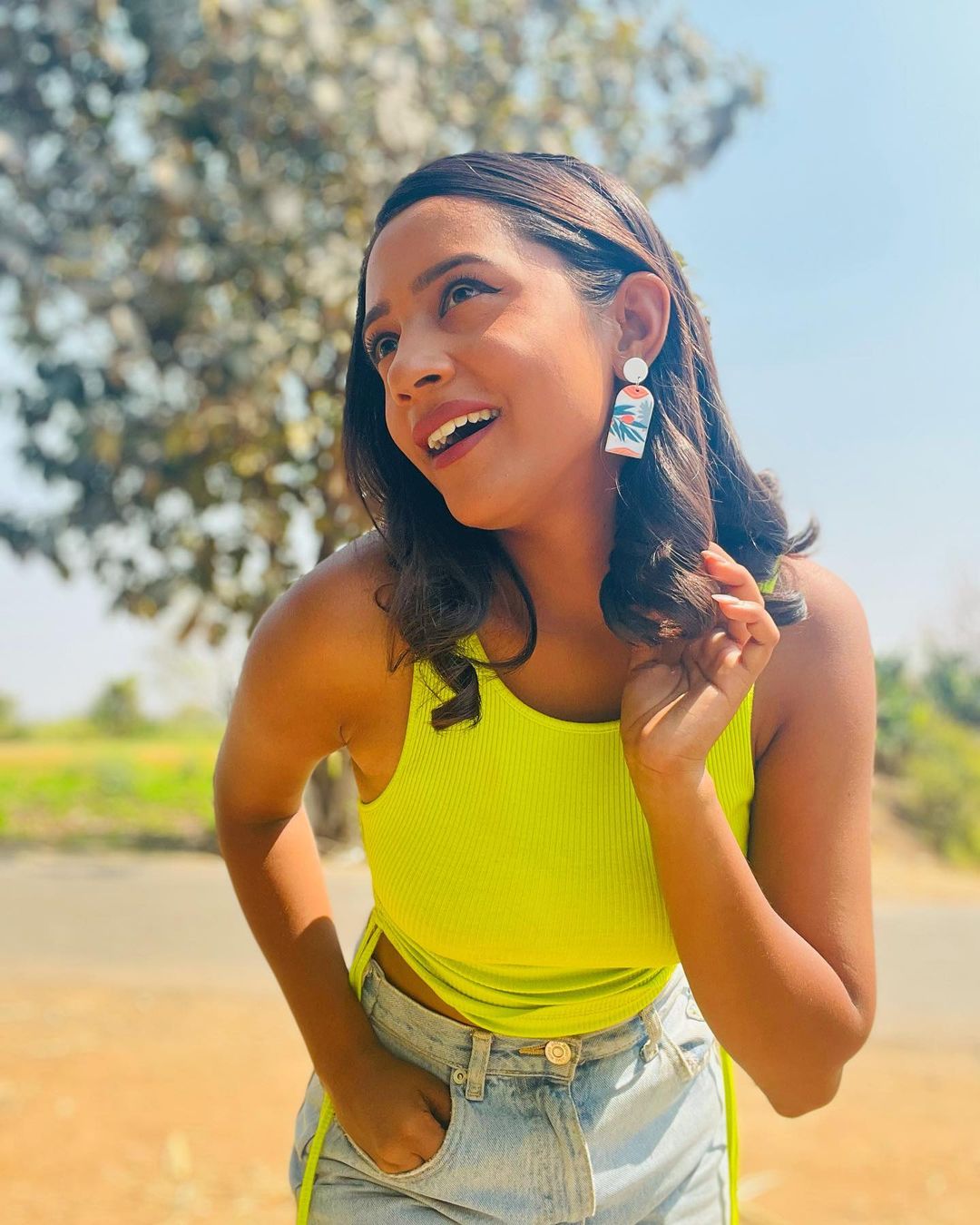 Rucha Gaikwad : 'शेतकरीच नवरा हवा' म्हणणाऱ्या रेवाचा हॉट अंदाज; म्हणाली ...