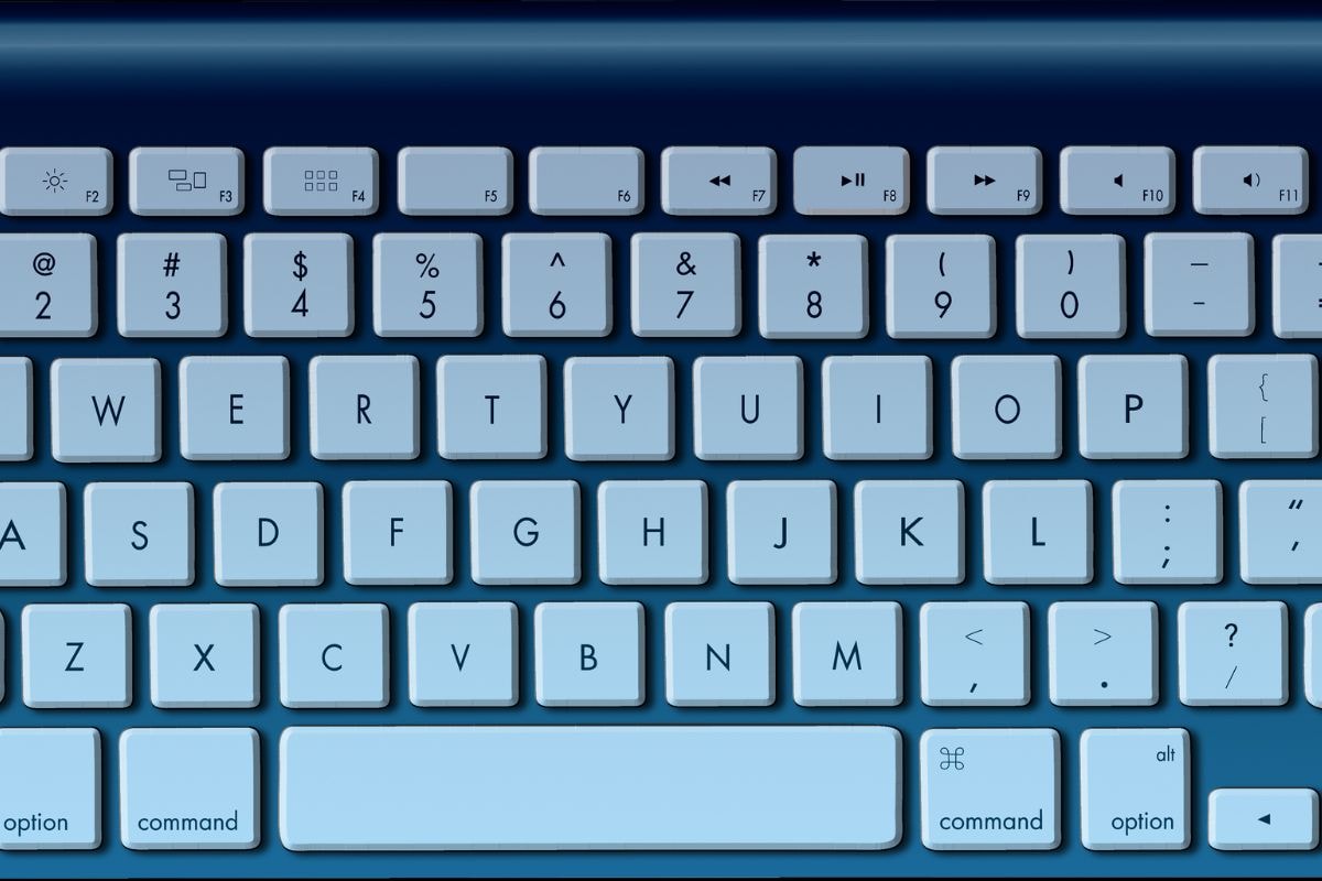 Keyboard Fact : यावरील अक्षरं ही एकत्र का लिहिलेली नसतात? – News18 लोकमत