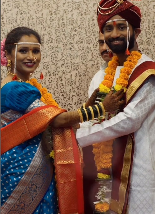 Dattu More Wife: दत्तू मोरेच्या बायकोचं नाव काय? ती करते काय? पाहा ...