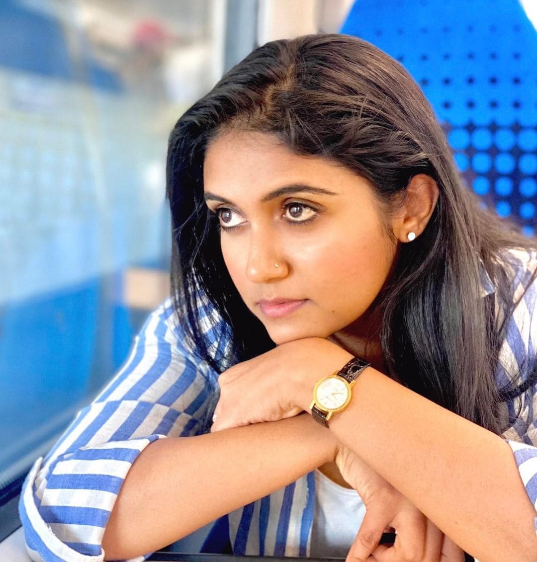 Rinku Rajguru : मैत्रिणींबरोबर बाहेर गेल्यानंतर रिंकू पिझ्झा बर्गरवर ...