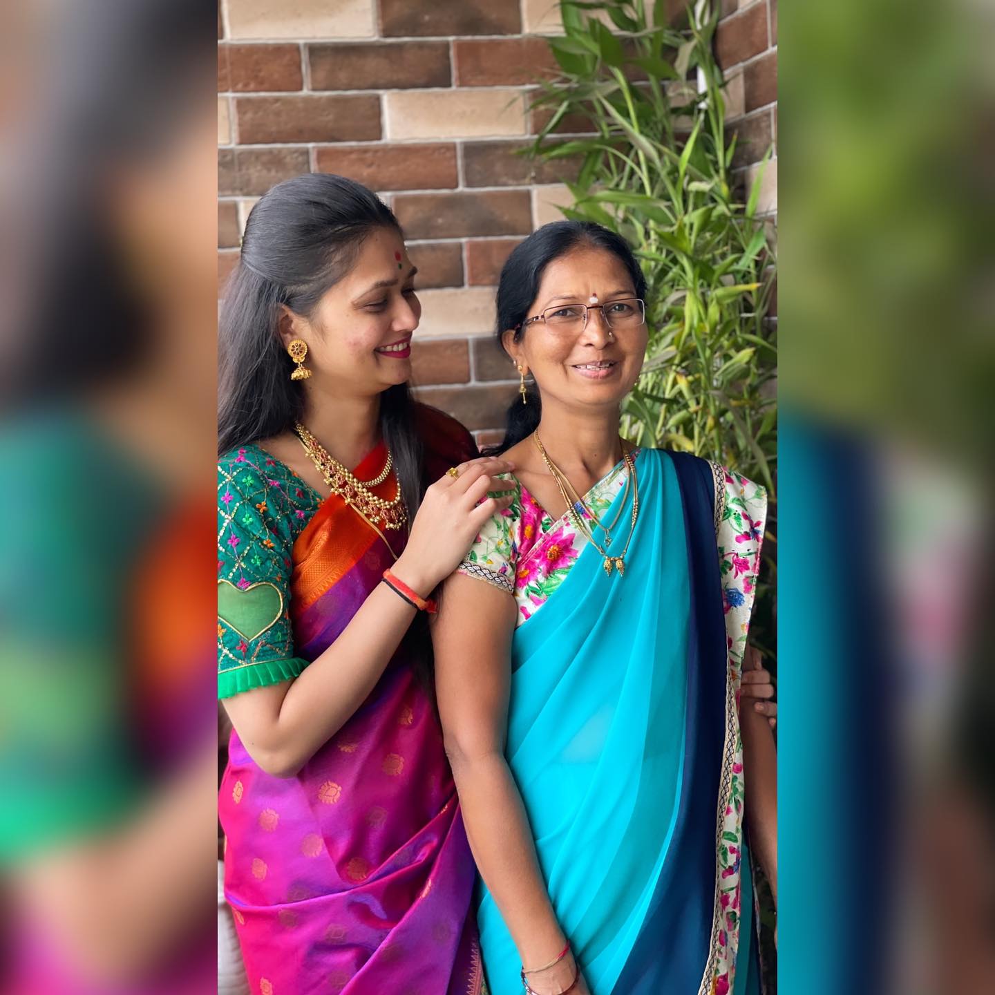 Gautami Patil : आईबरोबर आनंदात जगतेय गौतमी पाटील; मायलेकींचं प्रेम ...