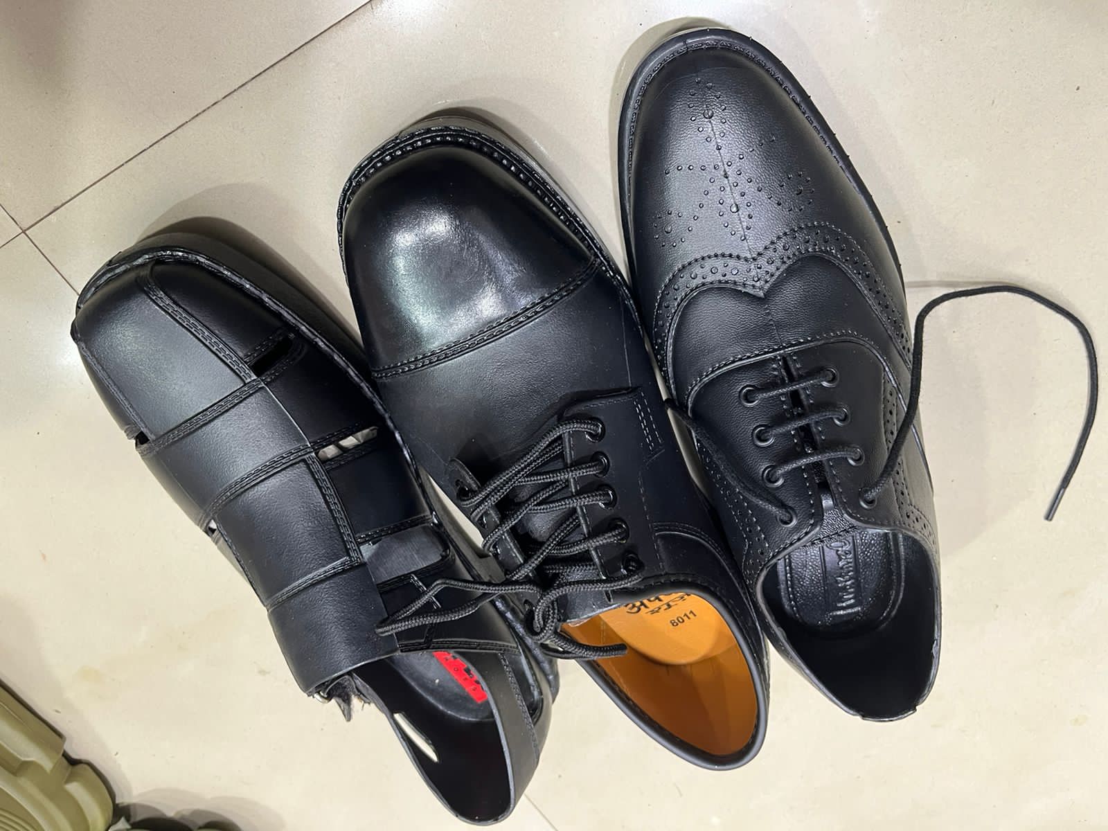 Mumbai News : मुंबईच्या पावसात हवे स्वस्तात आणि टिकाऊ शूज? इथं लागला ...