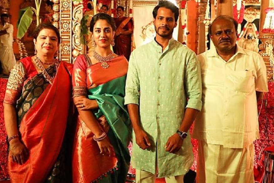 Nikhil Kumaraswamy-Revathi: ಇಲ್ಲಿದೆ ನಿಖಿಲ್ ಕುಮಾರಸ್ವಾಮಿ ಕುಟುಂಬದ ಕ್ಯೂಟ್ ...