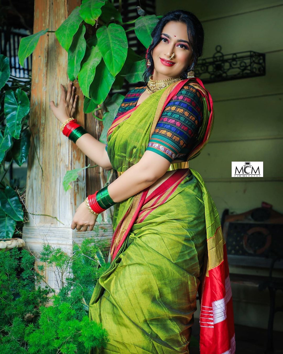 ಕೈಮಗ್ಗದ ಸೀರೆಯುಟ್ಟು ಮಗಳೊಂದಿಗೆ ಫೋಟೋಶೂಟ್ ಗೆ ಪೋಸ್ ಕೊಟ್ಟ ಸಿಂಪಲ್ ನಟಿ ಶ್ವೇತಾ ...