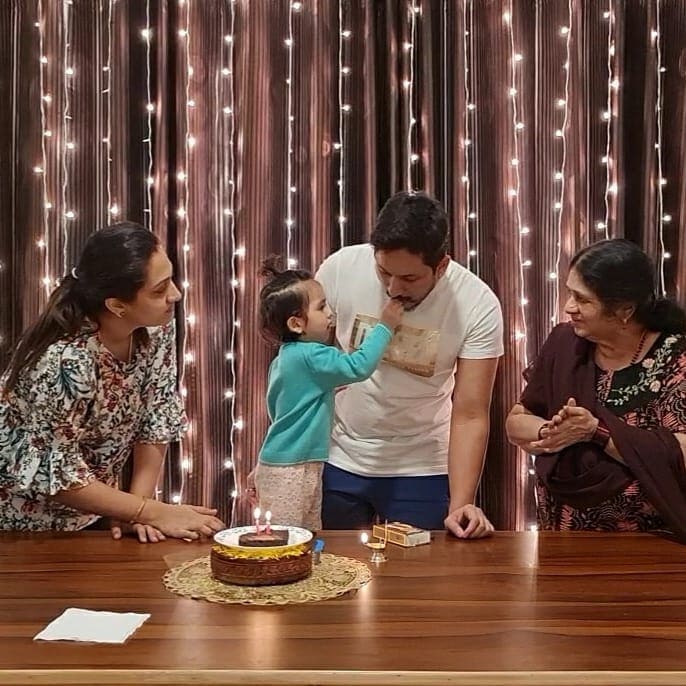 ಮಗಳನ್ನು ಕೈ ಹಿಡಿದು ನಡೆಸಿದ ಅಜಯ್ ರಾವ್ : ಅಪ್ಪ-ಮಗಳ ಮುದ್ದಾದ ಫೋಟೋ ವೈರಲ್ | Ajay ...