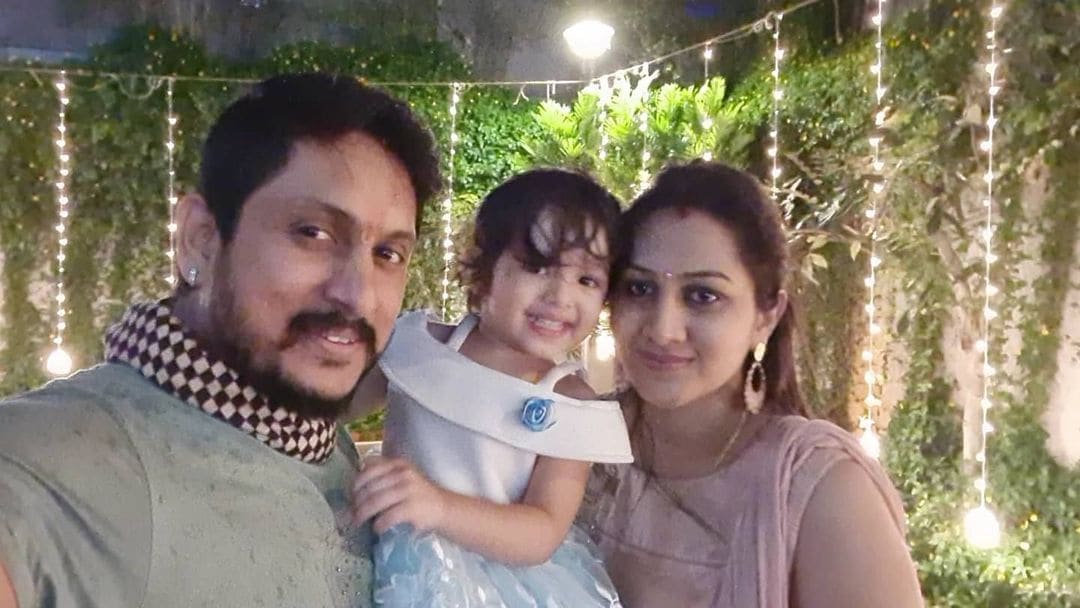 ಮಗಳನ್ನು ಕೈ ಹಿಡಿದು ನಡೆಸಿದ ಅಜಯ್ ರಾವ್ : ಅಪ್ಪ-ಮಗಳ ಮುದ್ದಾದ ಫೋಟೋ ವೈರಲ್ ...