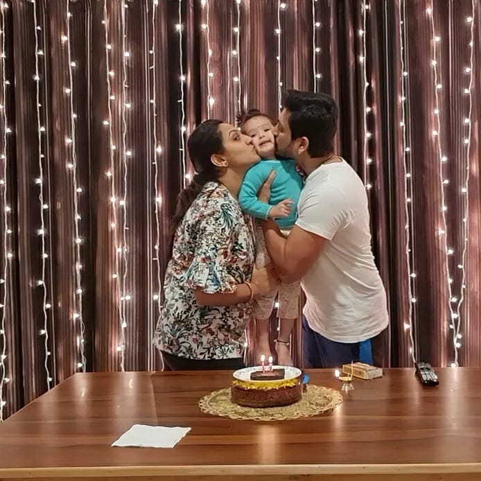 ಮಗಳನ್ನು ಕೈ ಹಿಡಿದು ನಡೆಸಿದ ಅಜಯ್ ರಾವ್ : ಅಪ್ಪ-ಮಗಳ ಮುದ್ದಾದ ಫೋಟೋ ವೈರಲ್ | Ajay ...