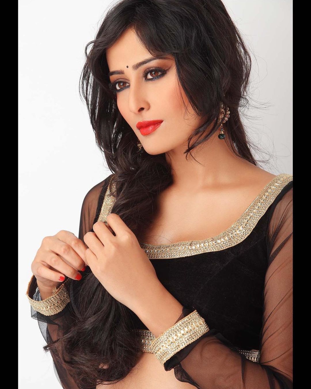 ತುಂಡುಡುಗೆ ತೊಟ್ಟ ನಿಧಿ ಸುಬ್ಬಯ್ಯ: ಟ್ರೋಲ್ ಮಾಡಿದ ನೆಟ್ಟಿಗರು..! – News18 ಕನ್ನಡ