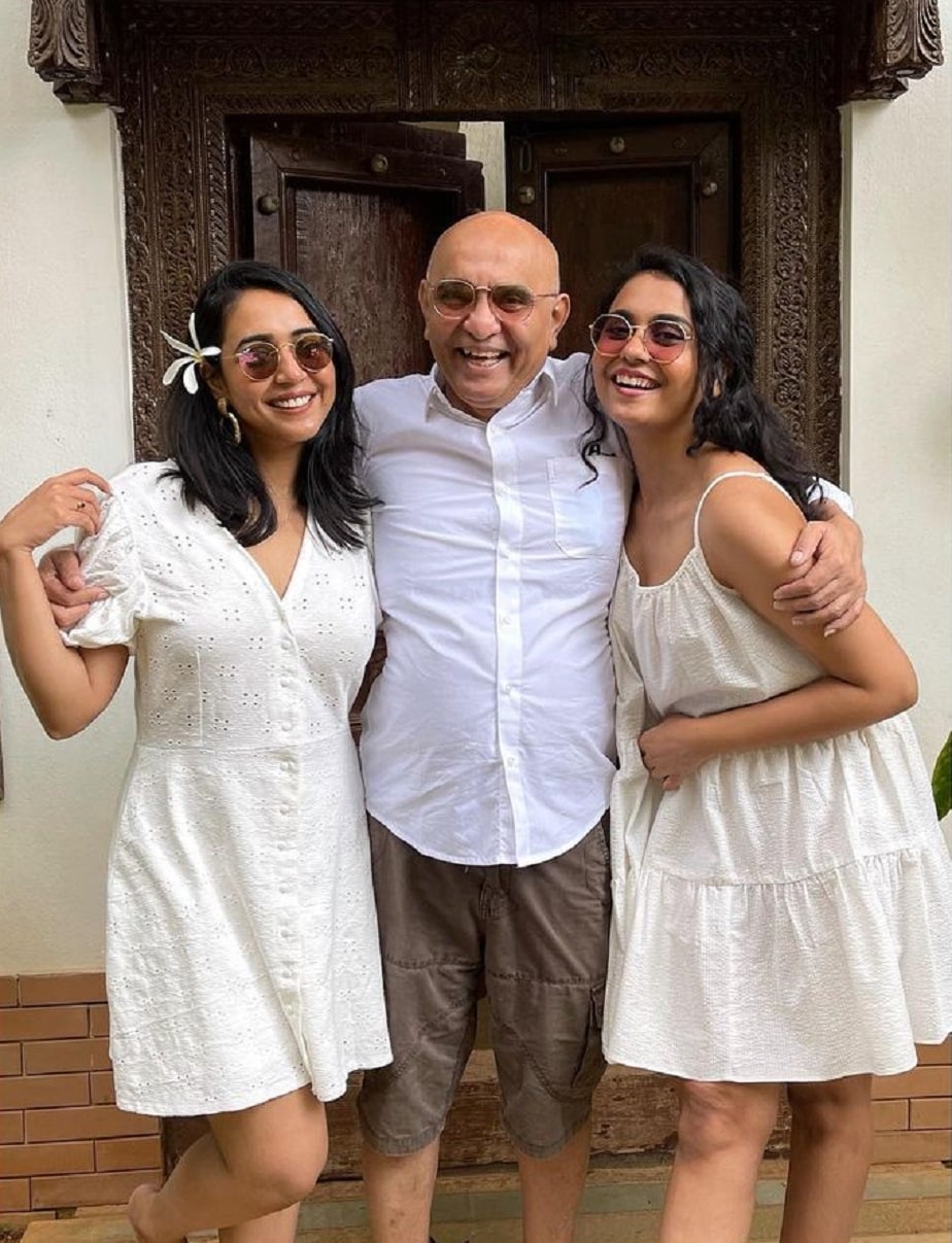 ಅಮ್ಮನ ಹುಟ್ಟುಹಬ್ಬದಂದು ಕುಟುಂಬದ ಫೋಟೋಗಳನ್ನು ಹಂಚಿಕೊಂಡ ನಟಿ ಹಿತಾ ಚಂದ್ರಶೇಖರ್ ...