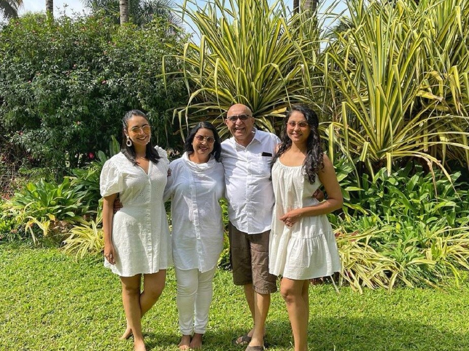 ಅಮ್ಮನ ಹುಟ್ಟುಹಬ್ಬದಂದು ಕುಟುಂಬದ ಫೋಟೋಗಳನ್ನು ಹಂಚಿಕೊಂಡ ನಟಿ ಹಿತಾ ಚಂದ್ರಶೇಖರ್ ...