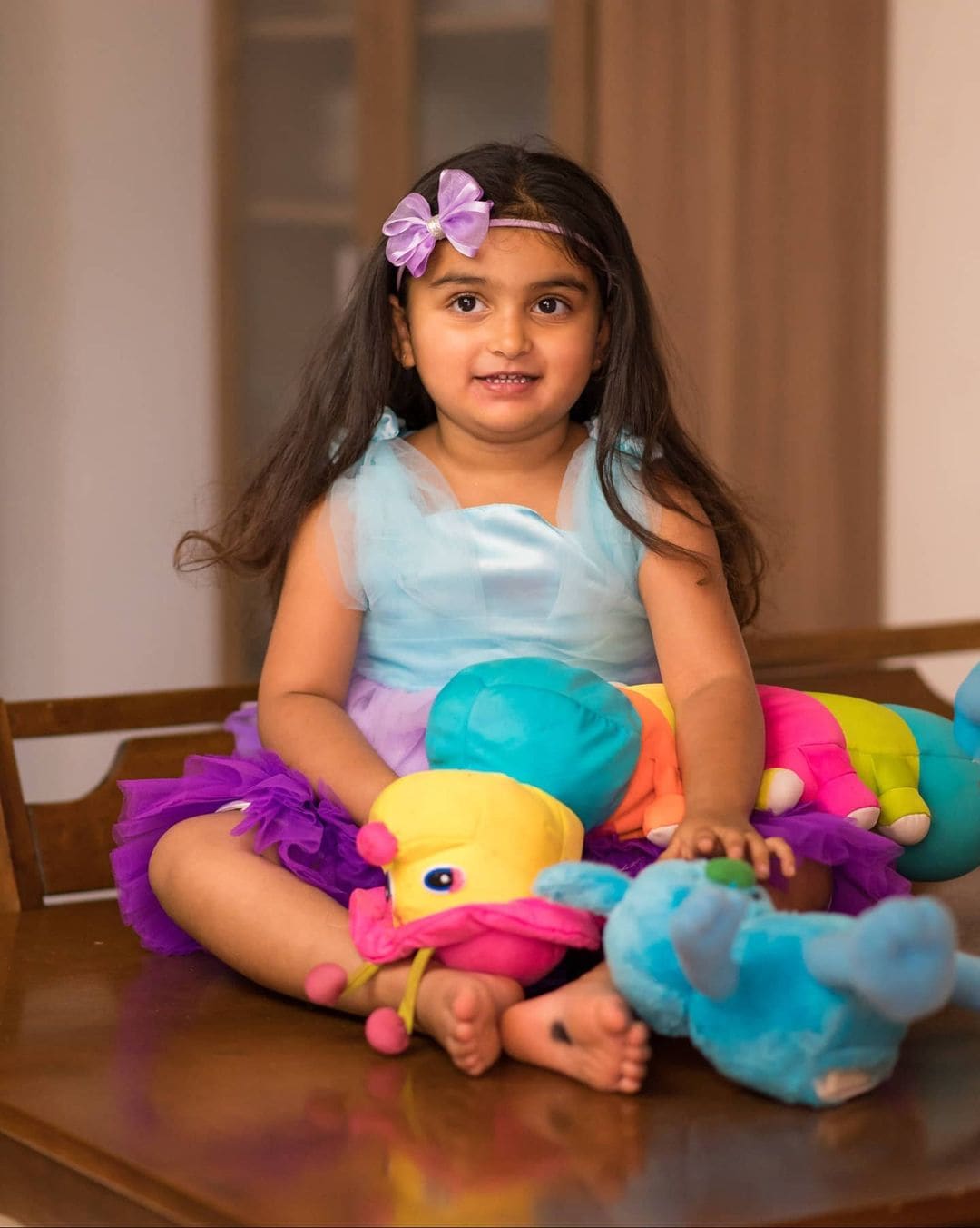 ಫೋಟೋಶೂಟ್ ಗೆ ಕ್ಯೂಟಾಗಿ ಪೋಸ್ ಕೊಟ್ಟ ಸ್ಟಾರ್ ಕಿಡ್ ಅಶ್ಮಿತಾ ಶ್ರೀವಾತ್ಸವ ...