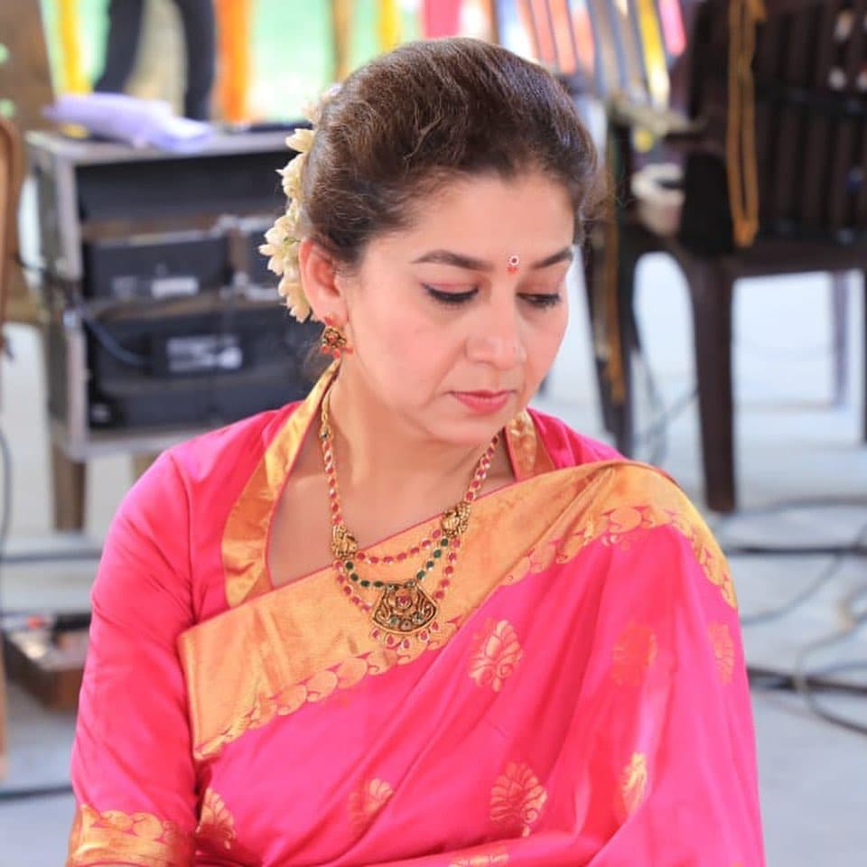 Sudharani: ಸ್ಯಾಂಡಲ್ ವುಡ್ ಗೌರಮ್ಮನ ಸೀರೆ ಪ್ರೀತಿ: ಸಾಂಪ್ರದಾಯಿಕ ಉಡುಗೆಯಲ್ಲಿ ...