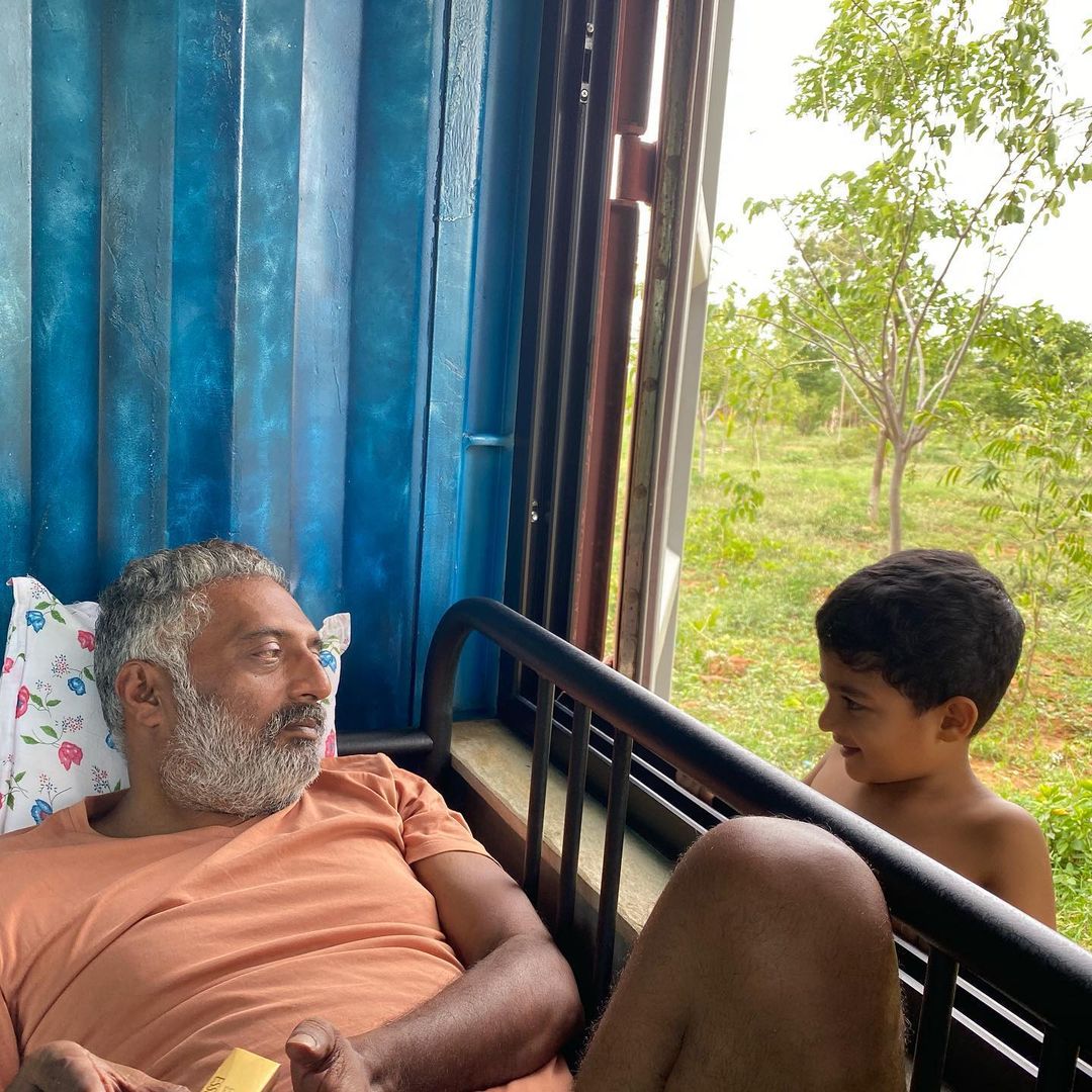 ಪ್ರಕಾಶ್ ರಾಜ್ ಕುಟುಂಬದ ಕೆಲವು ಅಪರೂಪದ ಫೋಟೋಗಳು ನಿಮಗಾಗಿ..! – News18 ಕನ್ನಡ