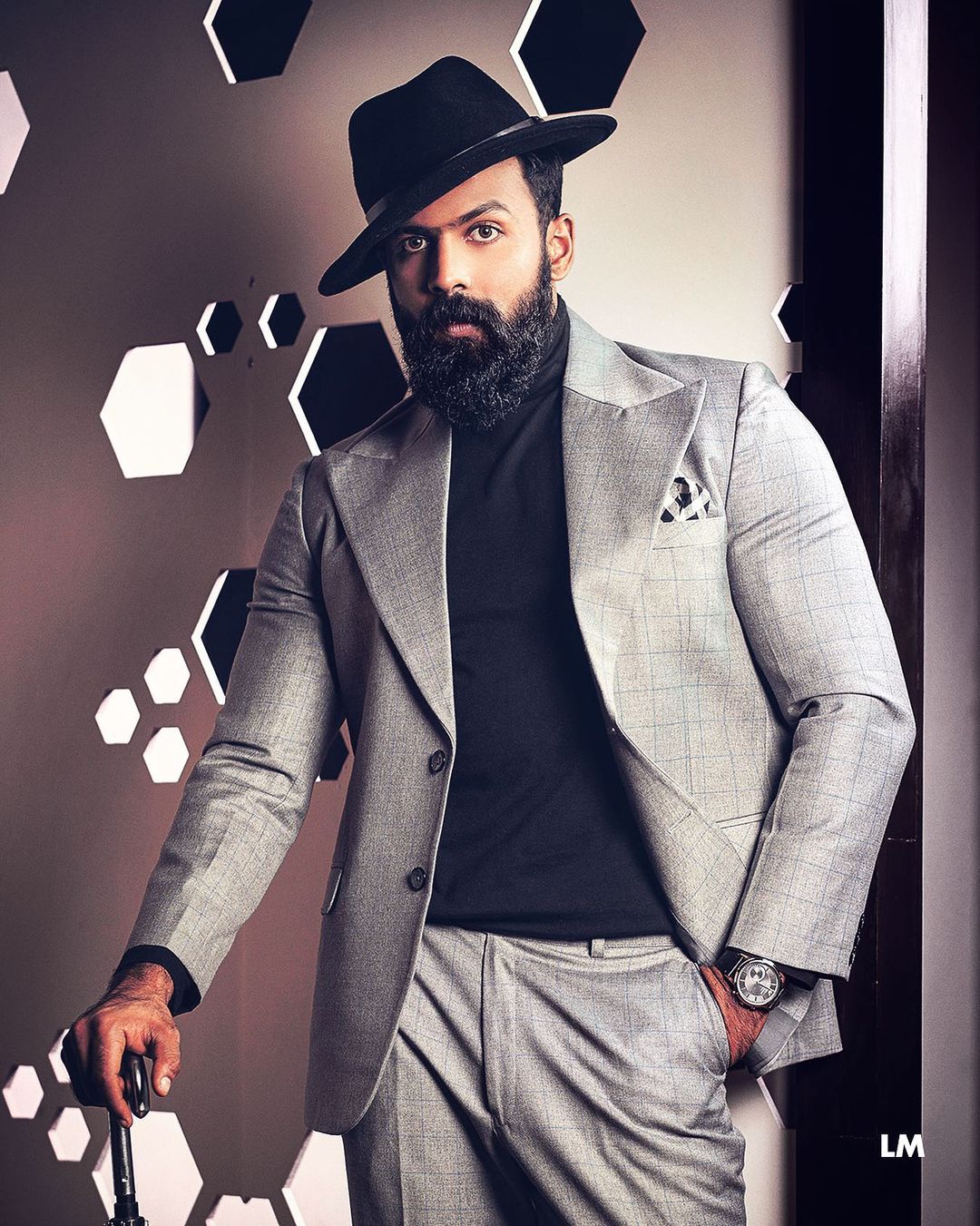 Arjun Gowda: Arjun Gowda: ಕೊರೋನಾ ಸೋಂಕಿತರಿಗಾಗಿ ಆಂಬ್ಯುಲೆನ್ಸ್ ಚಾಲಕನಾದ ...