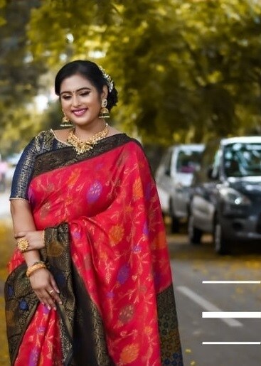 ಸೀರೆಯುಟ್ಟು ಹೂ ಮುಡಿದು ಕ್ಲಾಸಿ ಲುಕ್ ನಲ್ಲಿ ಕ್ಯಾಮೆರಾಗೆ ಪೋಸ್ ಕೊಟ್ಟ ಗೀತಾ ಭಟ್ ...